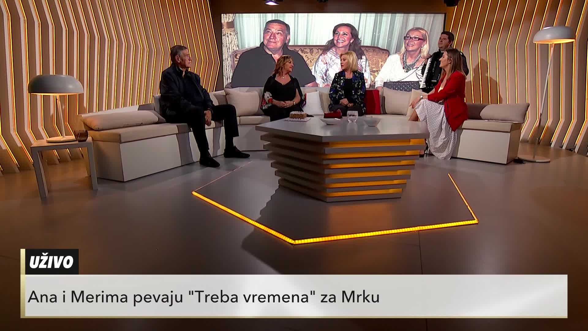 UŽIVO U SCENIRANJU MERIMA NJEGOMIR PEVA NA KINESKOM ZA MRKU: Pogađa ...