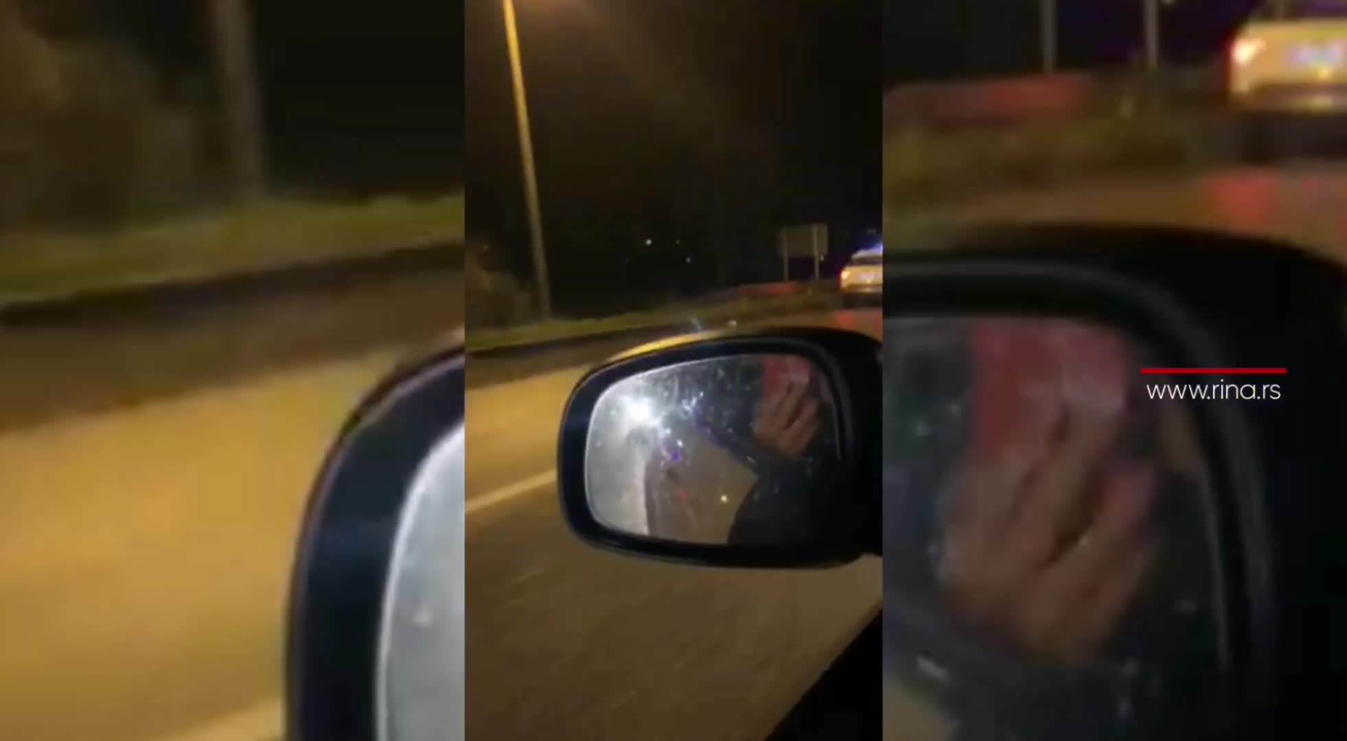 Jeziva scena na izlazu iz Beograda, od siline udara razvaljena zaštitna ...