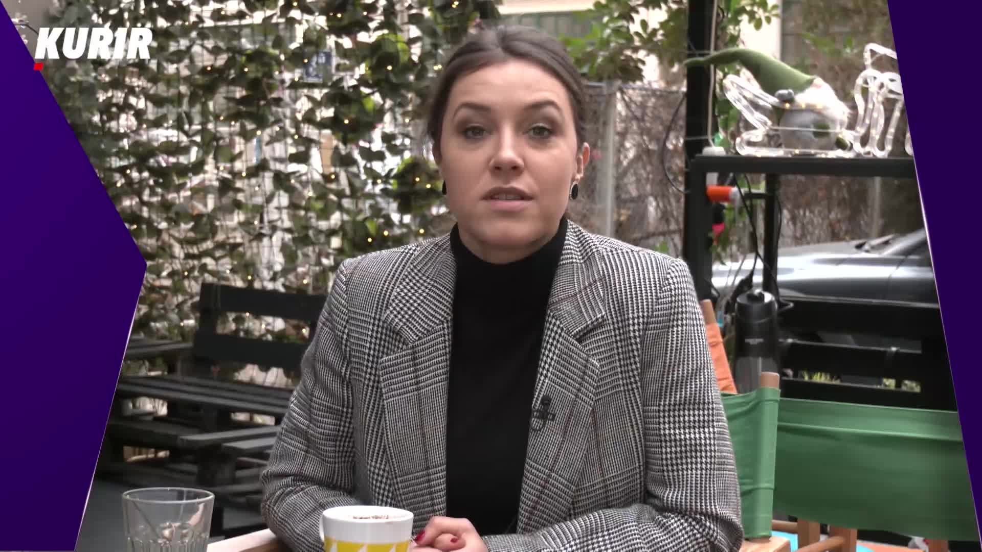 NOVOGODIŠNJA ČESTITKA VAJE DUJOVIĆ KURIRU: Znate je iz serije "Državni ...