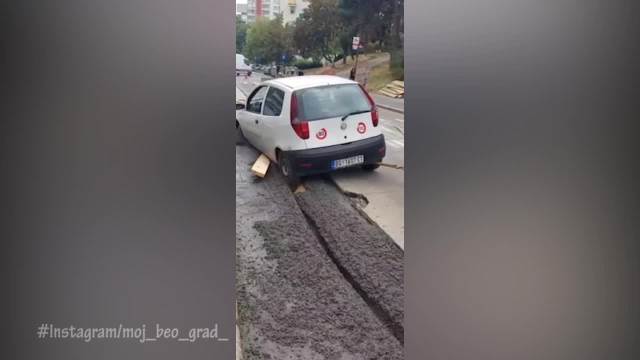 Automobilom upao u svež beton na Novom Beogradu